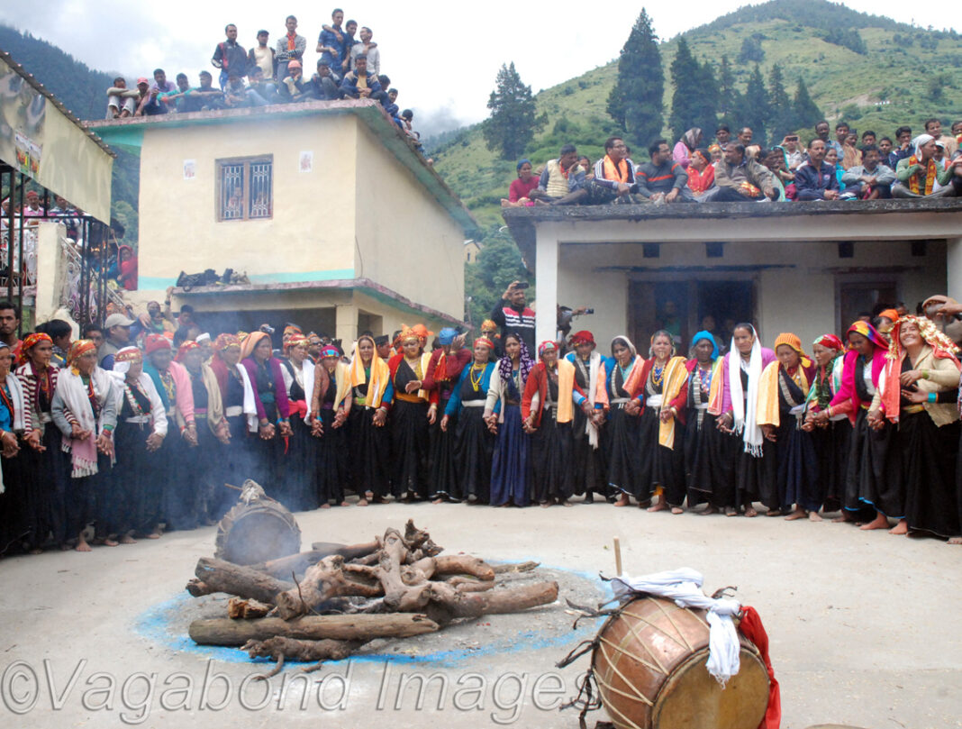 FOLK DANCE OF UTTARAKHAND - Dhaara